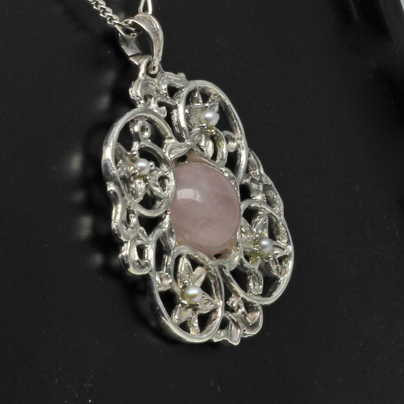 Flower circle rose quartz and pearl silver pendant by Suzan